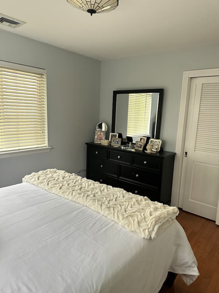 L.i. Home W/ Fireplace-near Nyc - Port Washington, NY