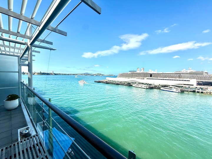 Akw Our Amazing Aqua Suite On Water! - Auckland
