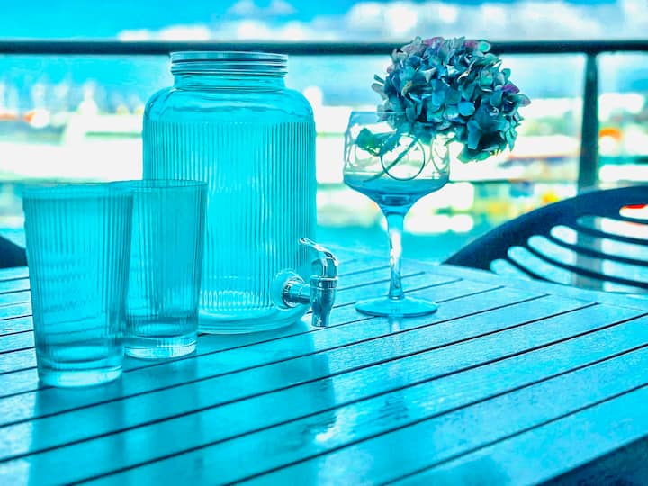 New Aquamarine Apt On Waters Edge - Auckland