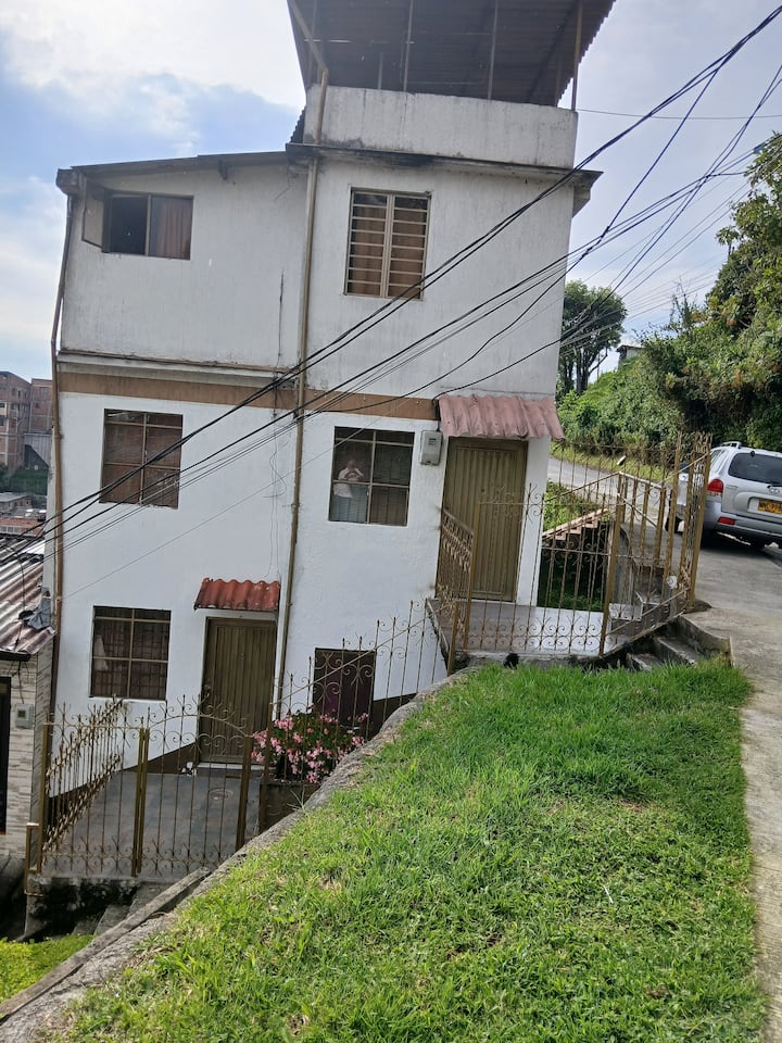 Confortable Y Acogedora 
Casa - Manizales