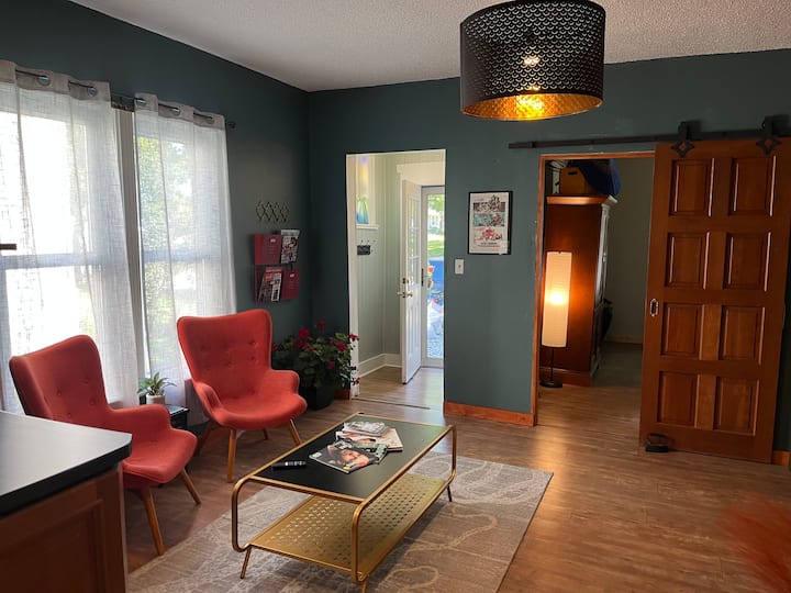 Unit 1 Deluxe 2 Bedroom W/drybar And Hot Tub - Mill Bluff State Park, Camp Douglas
