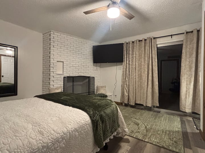 Cute Room, Private Bath & Patio - El Paso, TX