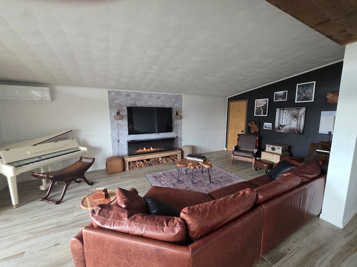 Private Indoor Pool • Mountain Views • 4 Acres - Lackawanna State Park, North Abington Township