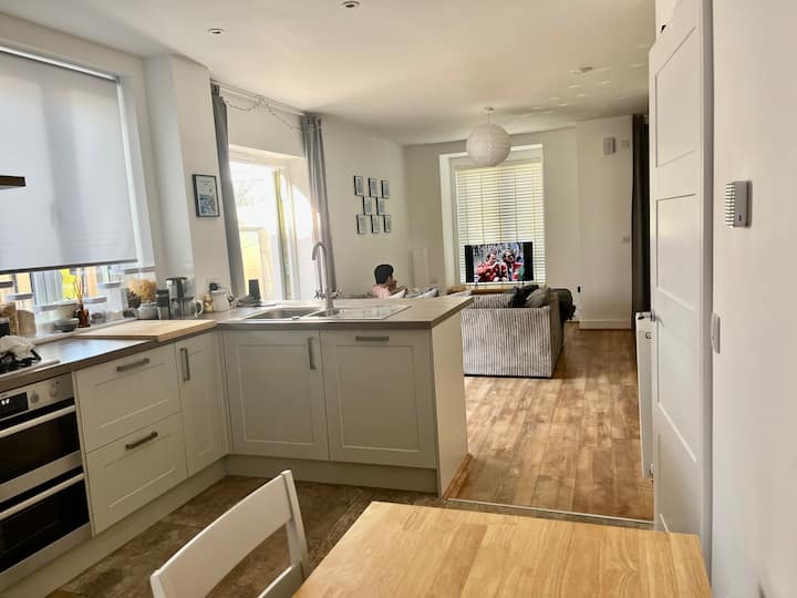 Family Home By The Sea, Closest To Sailing Academy - Weston