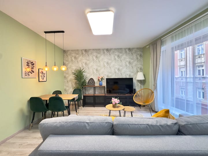 New Desigen Elegant Apartment With 6ppl/2brs/ac - Hungría