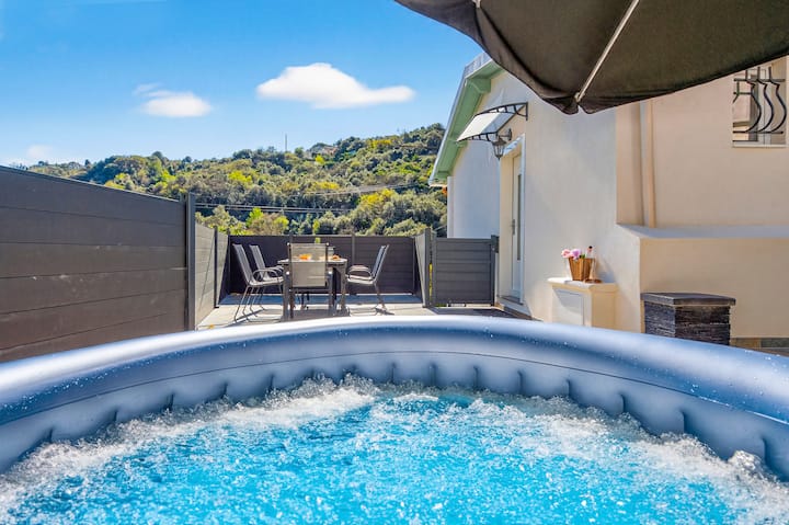 Agréable Maison Mitoyenne - Parking Privé -Jacuzzi - Menton