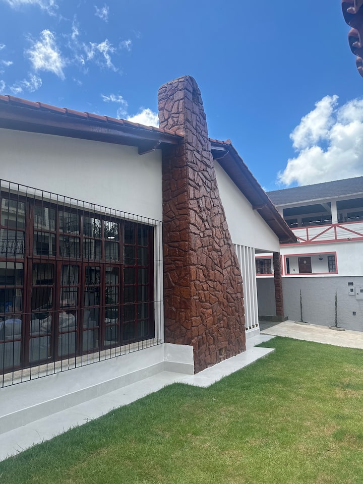Casa Ampla Com Lareira No Centro De D.martins - Domingos Martins