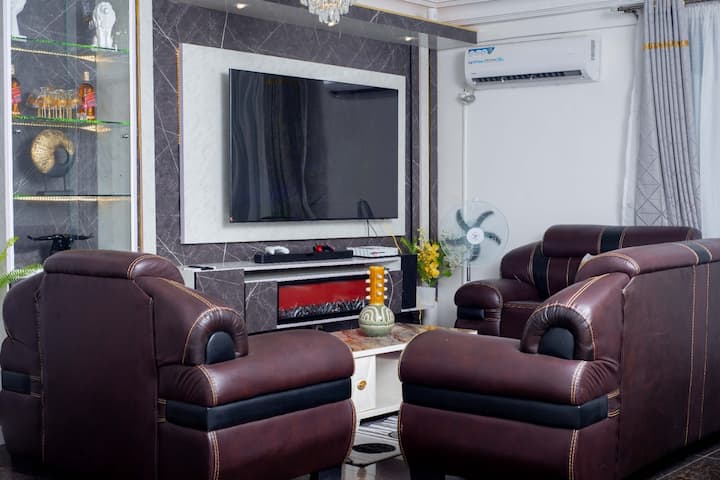 Elisha Meublé - Douala