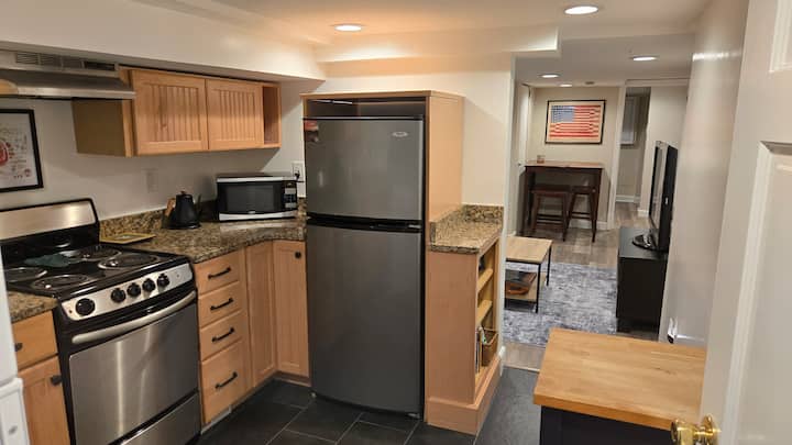 Cozy Capitol Hill 1 Br English Basement - Washington, D.C.