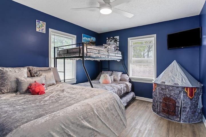 Blue Citadel: Royal Luxury Abode - Myrtle Beach, SC