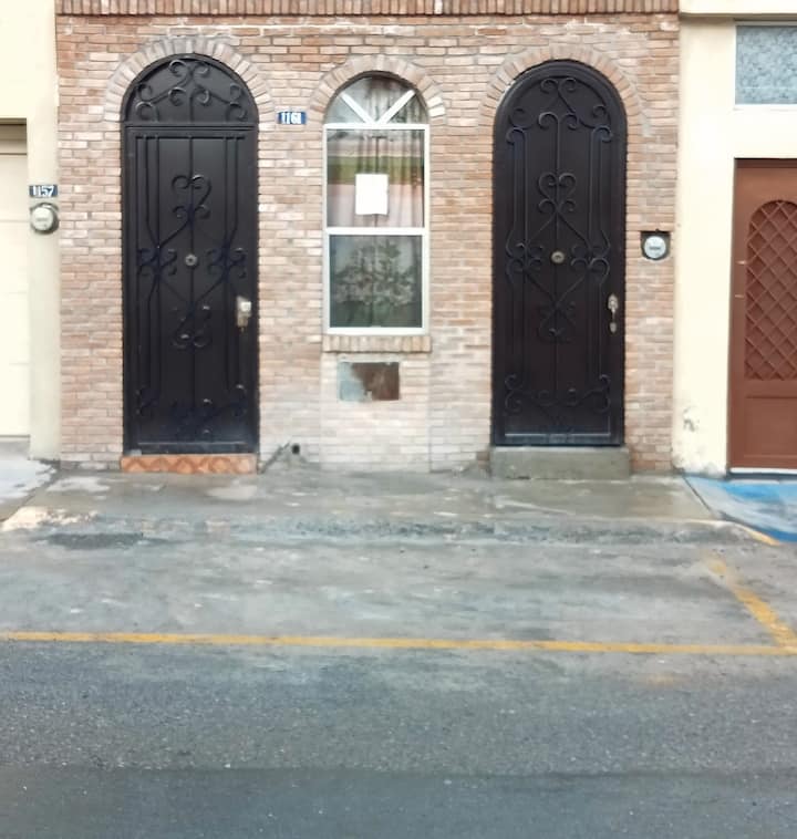"Casa Céntrica De Dos Pisos". - Saltillo