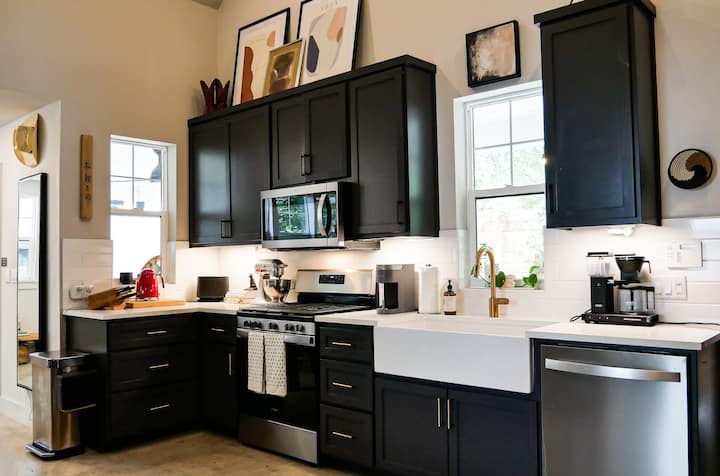 South Austin Hygge Cottage - Austin, TX