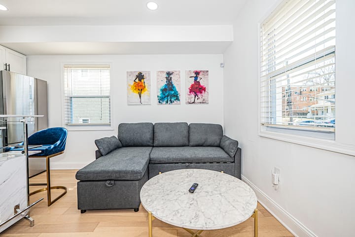 Sunny, Centrally Located, W/ Parking & Alexa - Largo, MD