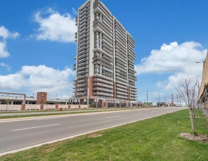 Elegant 2 Bedroom 2 Bath - Oshawa