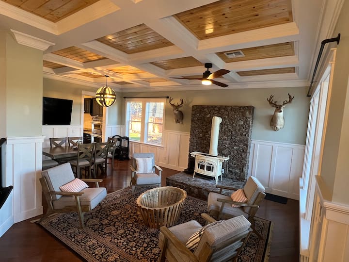 Stunning 5 Bedroom Flagstaff Home W/ Private Spa - Flagstaff, AZ