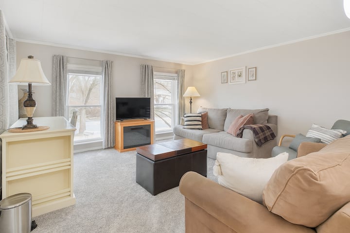 Cozy Second Floor Apartment In Ithaca - Ithaca, NY