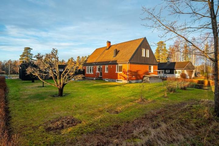 Stort Välbehållet Hus Sandviken Nära Kungsberget - Sandviken