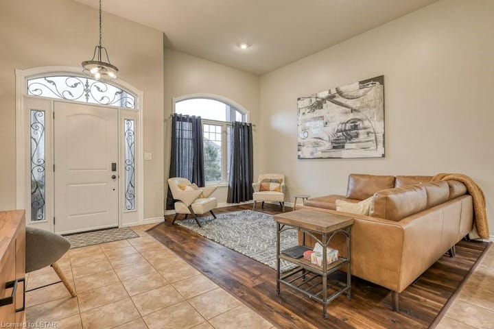 Spacious Peaceful Home Retreat! - St. Thomas