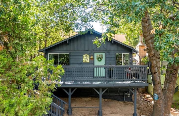 Treehouse Cabin Newly Renovated Minutes To Lake! - San Bernardino, CA