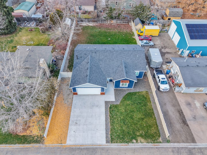 Check Out Our Cozy Home With A Spacious Backyard - Caldwell, ID