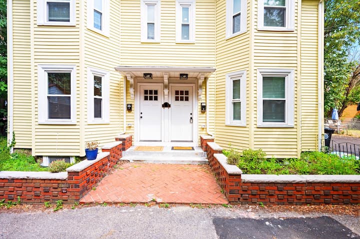 Luxury 3br | Free Parking | Harvard/bu | Roku Tv - Waltham, MA