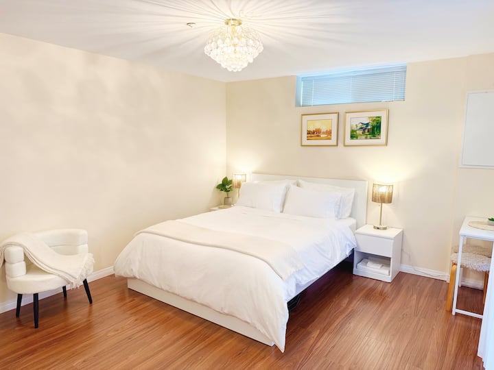 Modern Studio - Private Entrance & Prime Location - Vancouver