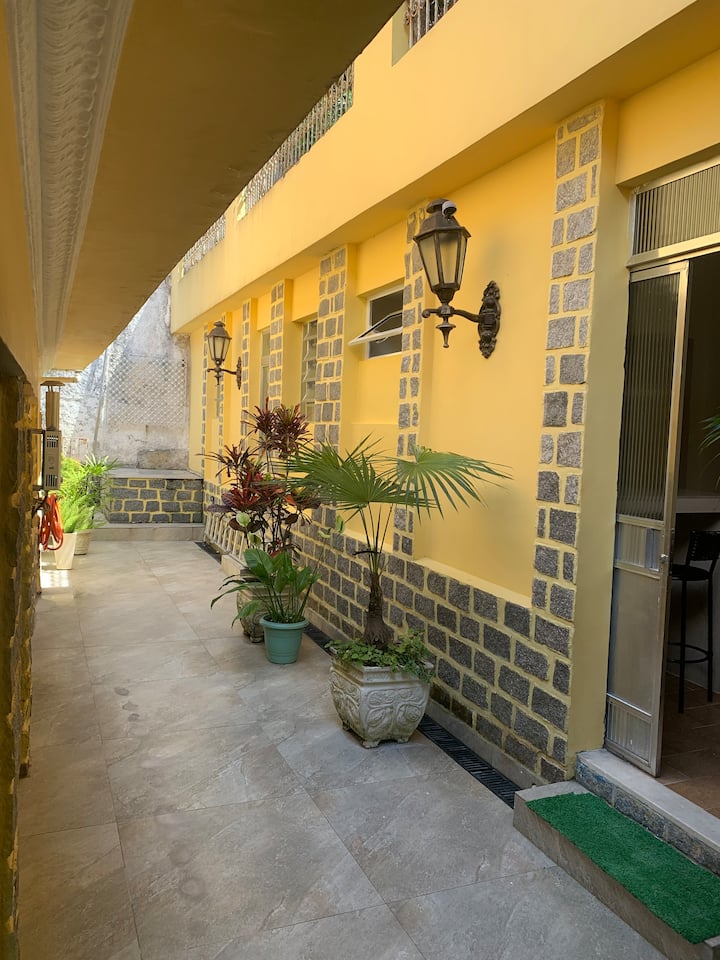 Quarto Simples Cama Queen. - Petrópolis