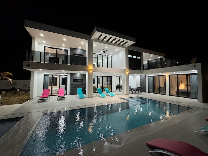 Modern Villa Niche 4 Bed 4 Bath - Barbados