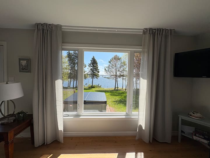 Riverside Landing Cottage: Waterfront With Hottub - Prince Edward Island