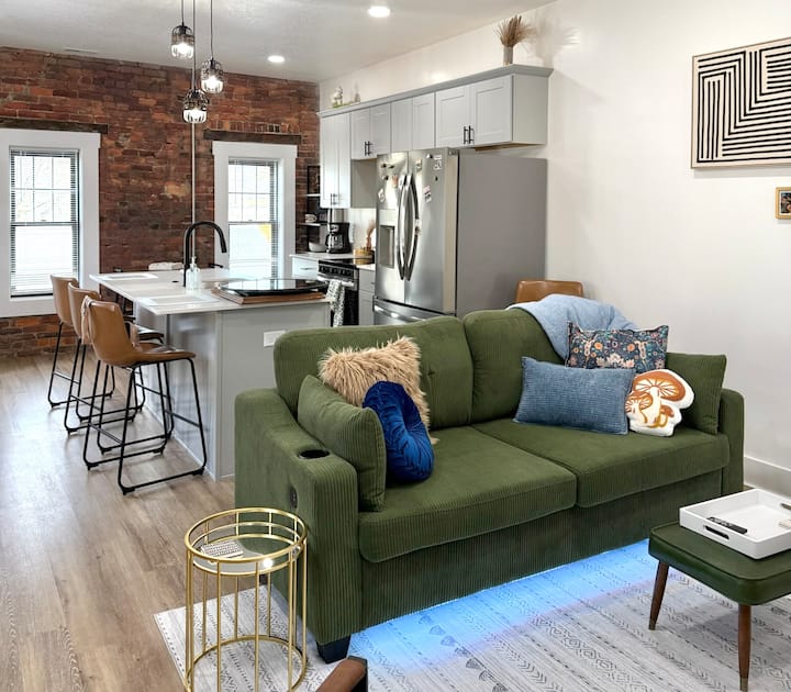 Clean & Cozy Apt Near Dwntwn Fw - Fort Wayne, IN