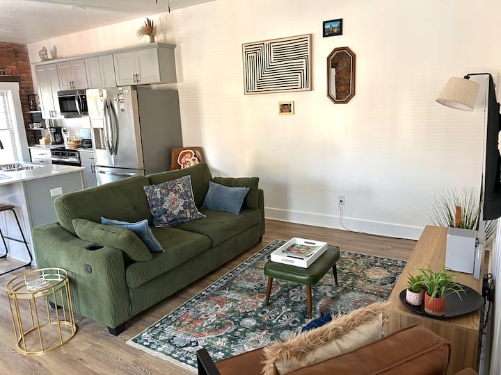 Clean & Cozy Apt Near Dwntwn Fw - Fort Wayne, IN