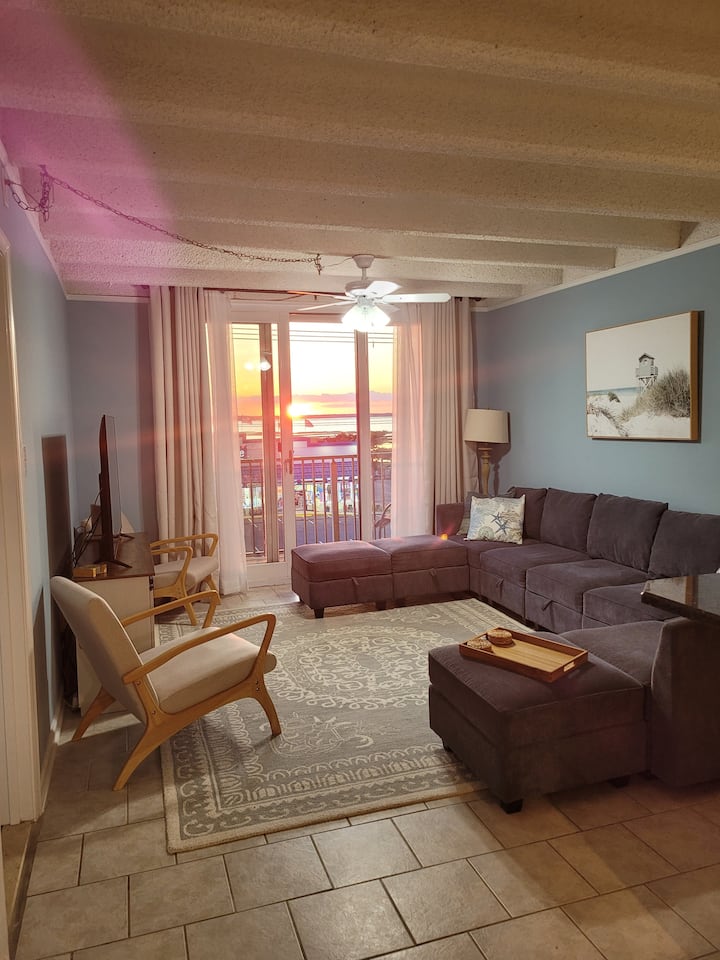 Oceanside Dream 2 Br Midtown Condo, Steps To Beach - Ocean City, MD