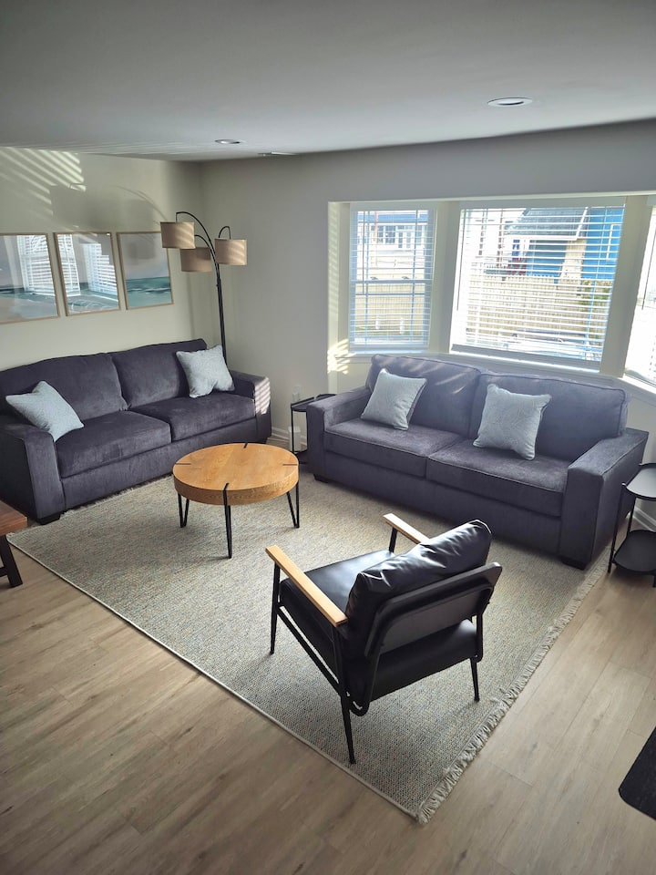 3br, 1.5 Ba Townhome 2 Blocks From The Beach! - Wildwood, NJ