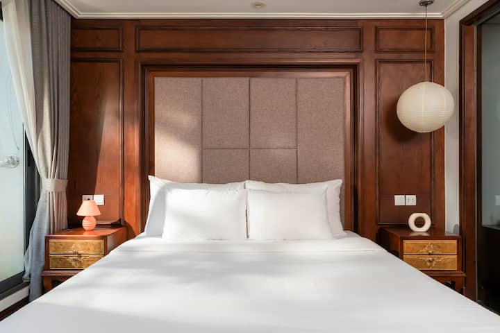 City Center Lively 70m2 1br | Lift| King Bed - Hanoi