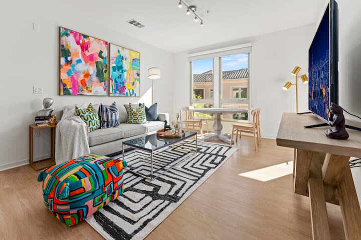 Irvine Spectrum Apartments Home - Lake Forest, CA