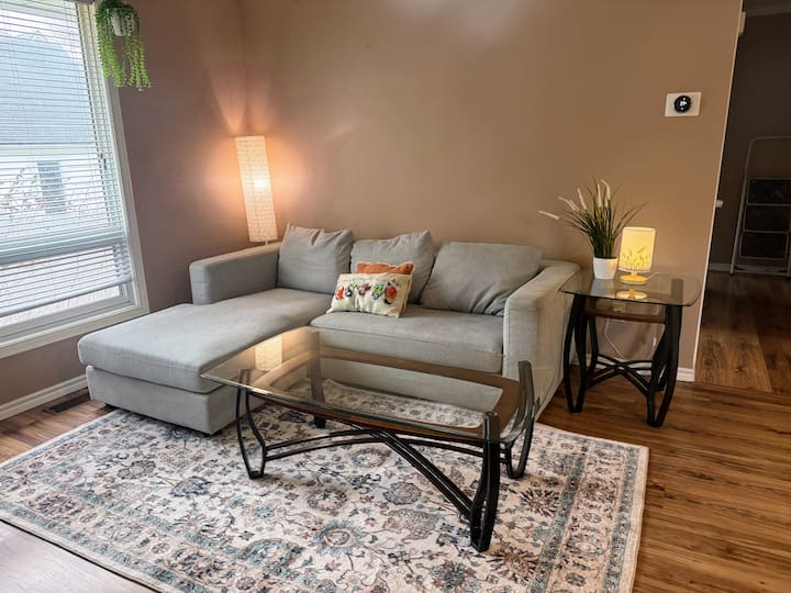 Single Level Cottage Style Near Downtown Chatham - Chatham-Kent