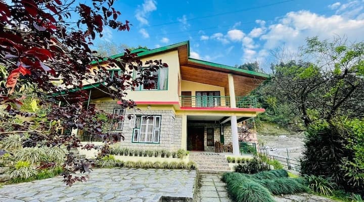 Group Stay Near Mg Marg Bonfire Bbq Pvt Kitchen - Gangtok