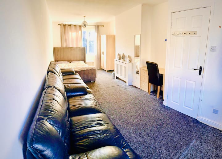 Large Room Near City Centre - Glasgow