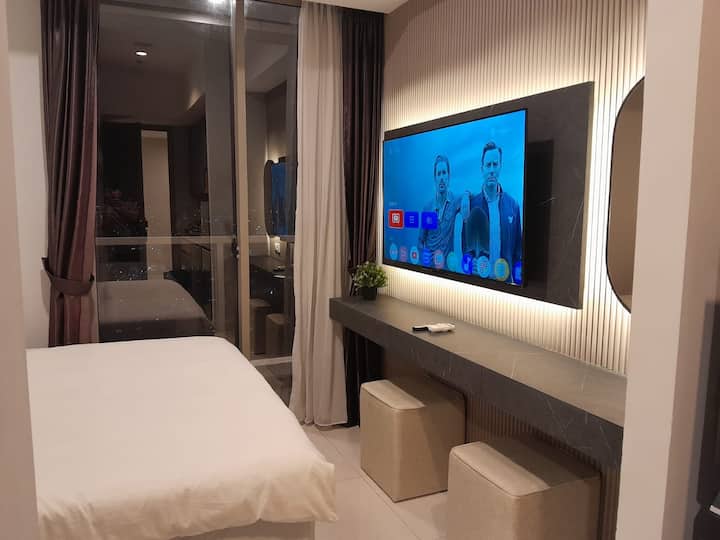 51 Lux Modern Studio Connect To Mall 50”tv Netflix - Jakarta
