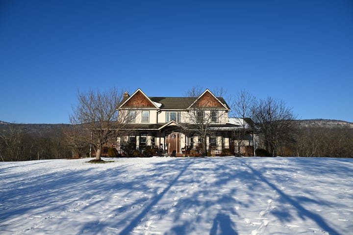 Gorgeous Estate, Views, Year-round Jacuzzi! - New Paltz