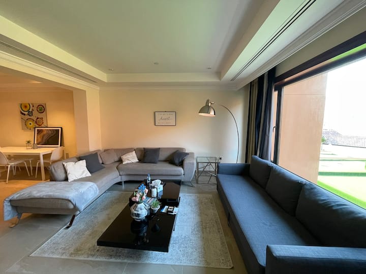 Beautiful Townhouse In Pearl - Doha