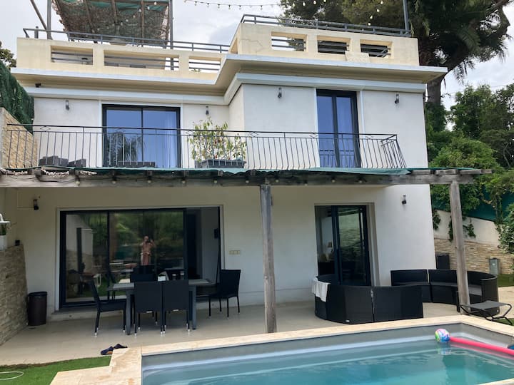Maison Toit Terrasse Vue Mer Centre Ville
4 Chambr - Cannes