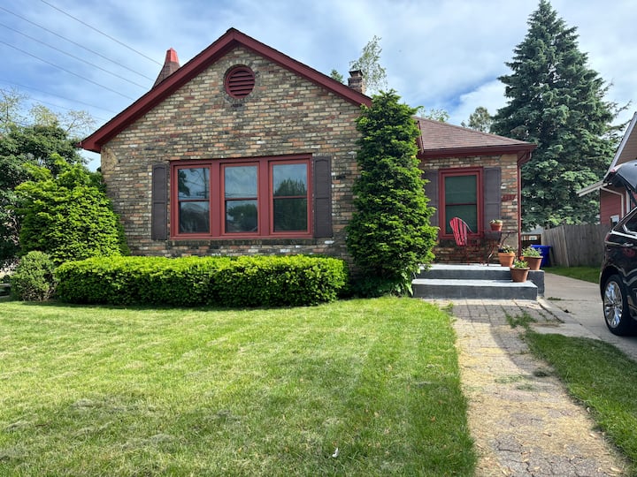 Cottage Tranquillo- Clean, Convenient & Quiet - 커노샤