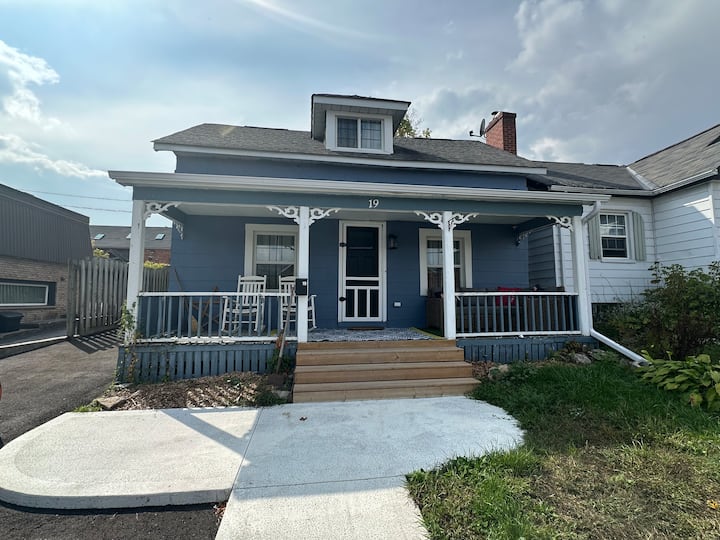 New! The Downtown Cottage: Steps To Lake & Main St - Orillia