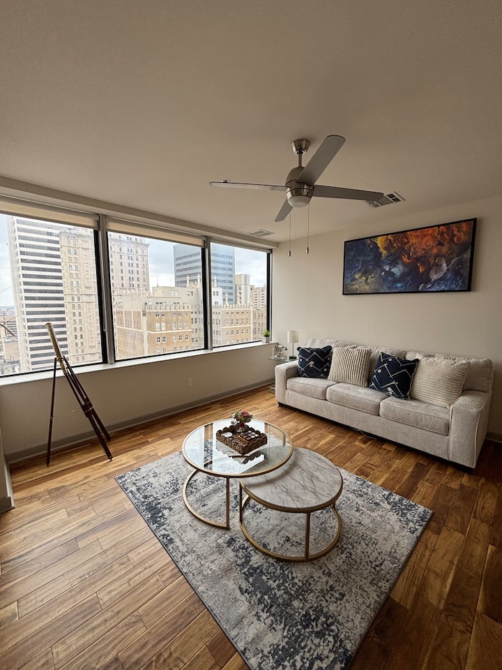 Luxury Skyline Serene Suite - State Thomas - Dallas