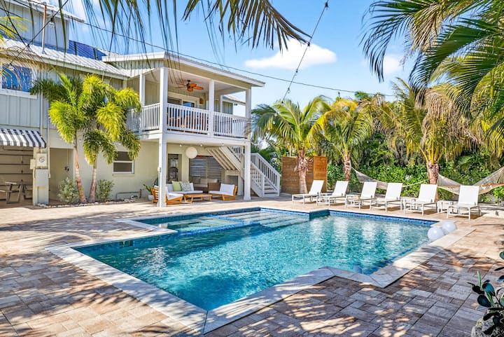 2 Min Walk To Gulf~3 King+bunk~pool+spa+golf+bikes - Anna Maria, FL