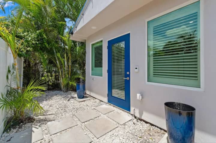 Upscale Tiny House Best Location - Palm Beach Gardens, FL