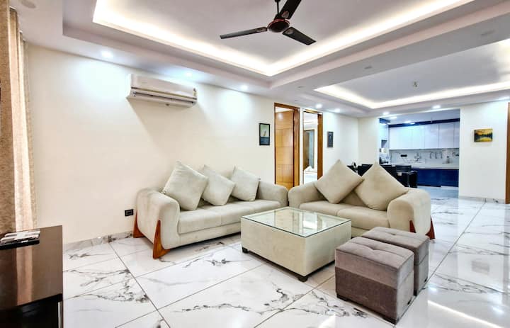 Homlee-classic 4bhk Flat Central Del-lift-parking - 델리