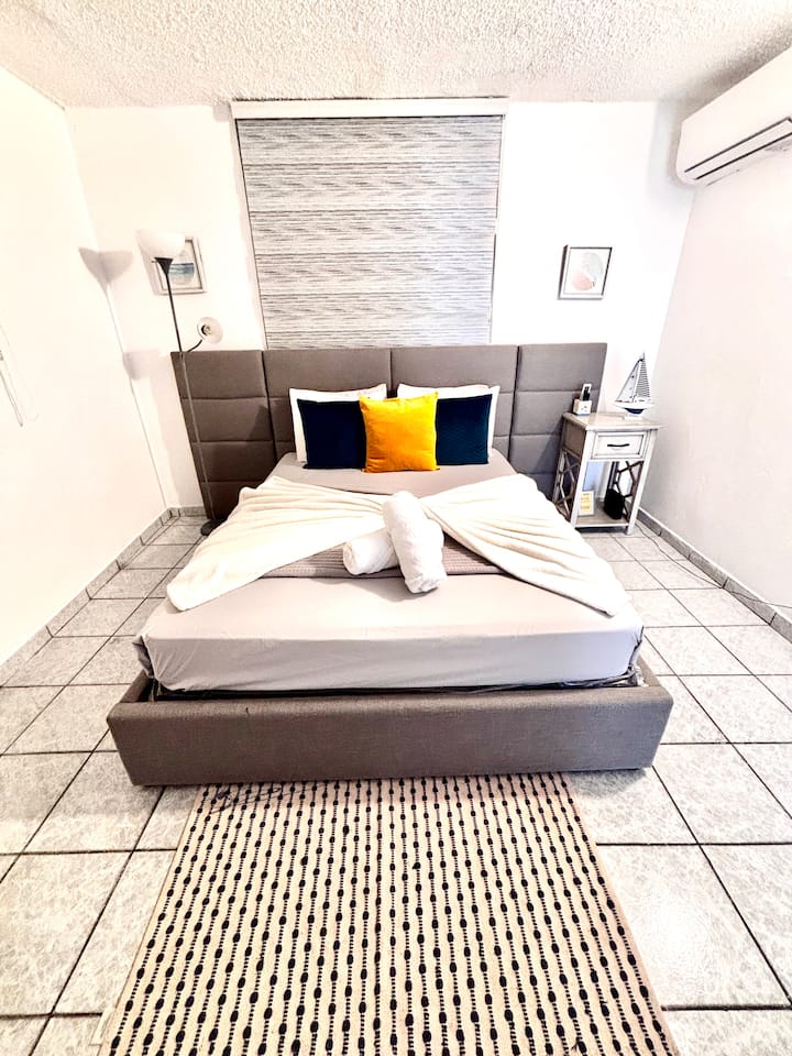 Apt Steps From Calle Loíza & Ocean Park Beach - San Juan