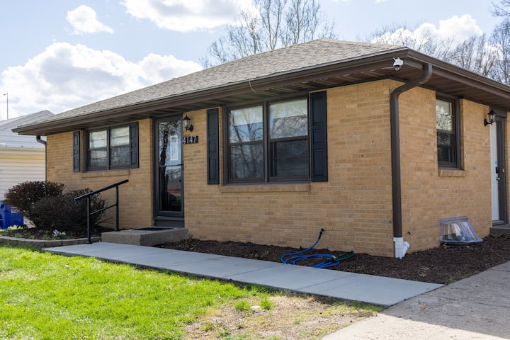 No Fees. 3br/2ba-
Fam. Friendly - 2 Living Rooms - 링컨